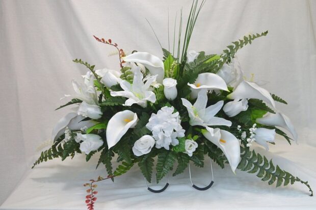 10 Best Cemetery Flowers for Every Season
